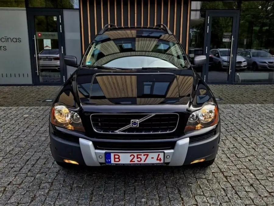Black Volvo XC90 2005 in Riga, with an engine capacity of 2.40 L and mileage of 219 thousand km for 6190 €, photo 3 on AUTOMOTO.COM.LV