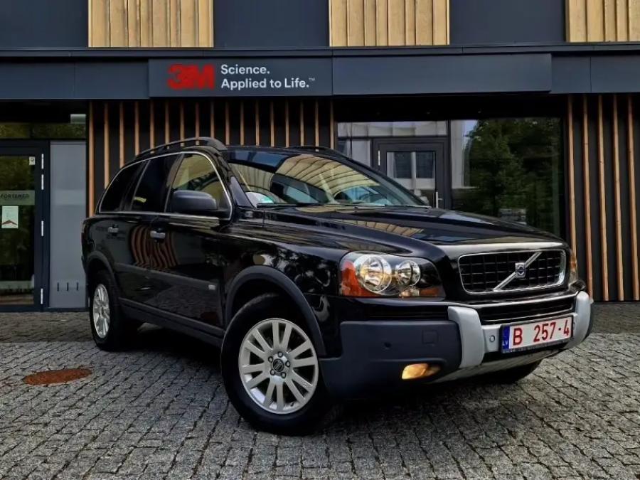 Black Volvo XC90 2005 in Riga, with an engine capacity of 2.40 L and mileage of 219 thousand km for 6190 €, photo 4 on AUTOMOTO.COM.LV