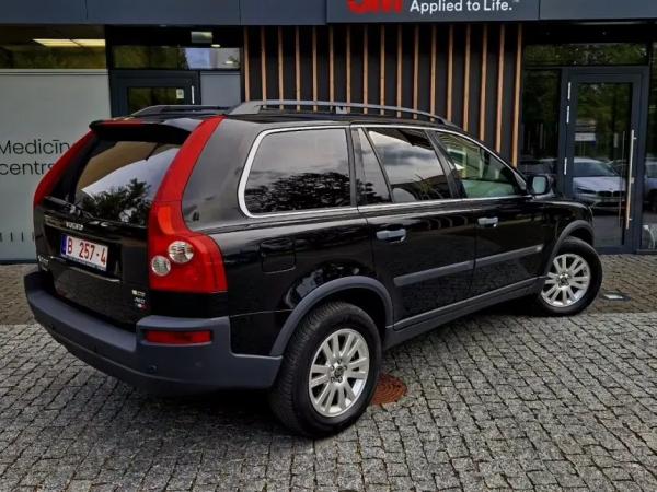 Black Volvo XC90 2005 in Riga, with an engine capacity of 2.40 L and mileage of 219 thousand km for 6190 €, photo 4 on AUTOMOTO.COM.LV