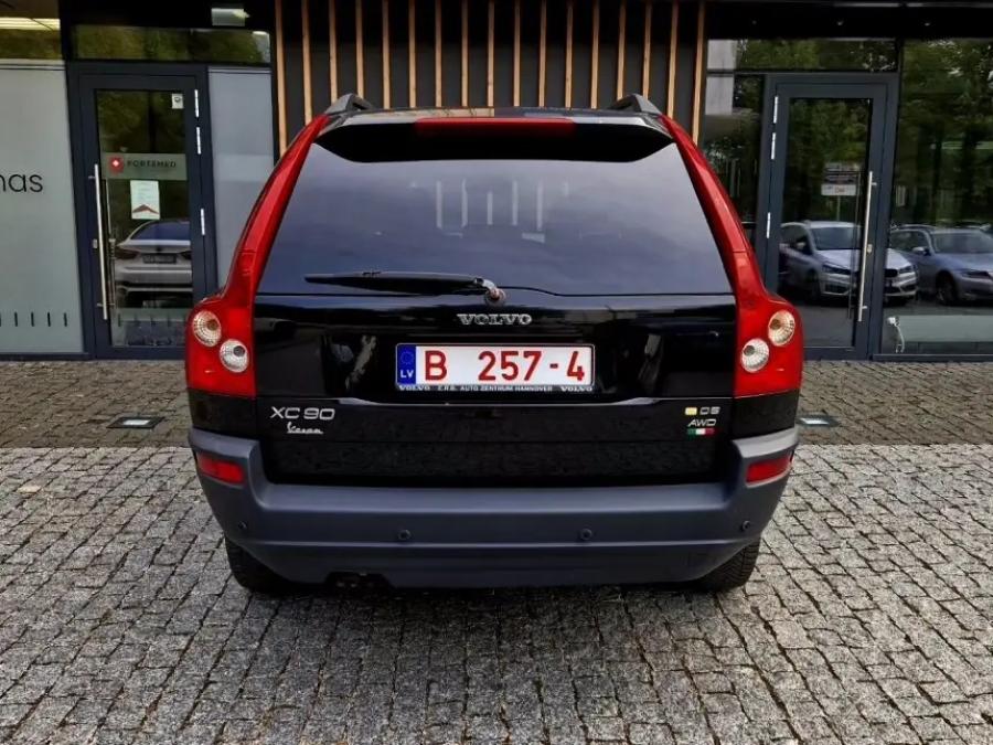 Black Volvo XC90 2005 in Riga, with an engine capacity of 2.40 L and mileage of 219 thousand km for 6190 €, photo 6 on AUTOMOTO.COM.LV