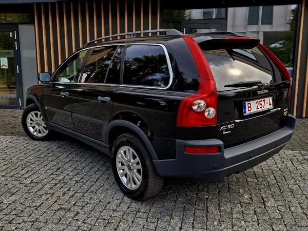 Black Volvo XC90 2005 in Riga, with an engine capacity of 2.40 L and mileage of 219 thousand km for 6190 €, photo 6 on AUTOMOTO.COM.LV