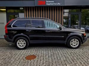 Black Volvo XC90 2005 in Riga, with an engine capacity of 2.40 L and mileage of 219 thousand km for 6190 €, photo 8 on AUTOMOTO.COM.LV