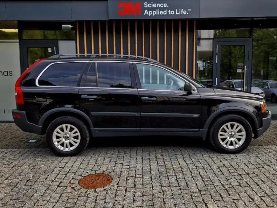 Black Volvo XC90 2005 in Riga, with an engine capacity of 2.40 L and mileage of 219 thousand km for 6190 €, photo 8 on AUTOMOTO.COM.LV