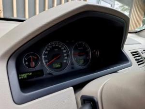 Black Volvo XC90 2005 in Riga, with an engine capacity of 2.40 L and mileage of 219 thousand km for 6190 €, photo 18 on AUTOMOTO.COM.LV