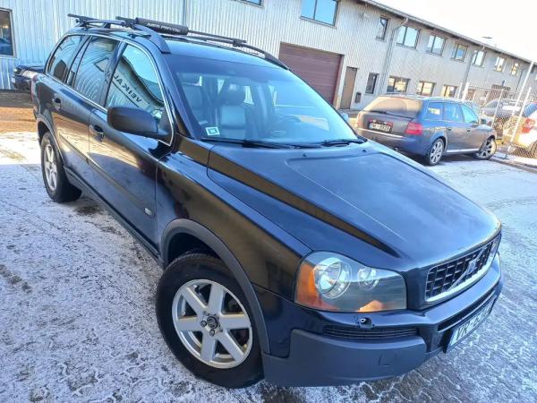 Black Volvo XC90 2005 in Riga, with an engine capacity of 2.40 L and mileage of 460 thousand km for 3499 €, photo 5 on AUTOMOTO.COM.LV