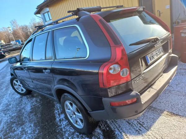 Black Volvo XC90 2005 in Riga, with an engine capacity of 2.40 L and mileage of 460 thousand km for 3499 €, photo 6 on AUTOMOTO.COM.LV