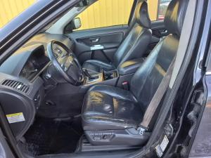 Black Volvo XC90 2005 in Riga, with an engine capacity of 2.40 L and mileage of 460 thousand km for 3499 €, photo 11 on AUTOMOTO.COM.LV
