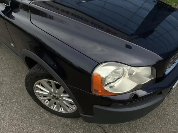 Black Volvo XC90 2005 in Riga, with an engine capacity of 2.40 L and mileage of 343 thousand km for 4990 €, photo 2 on AUTOMOTO.COM.LV