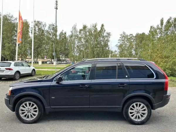 Black Volvo XC90 2005 in Riga, with an engine capacity of 2.40 L and mileage of 343 thousand km for 4990 €, photo 4 on AUTOMOTO.COM.LV