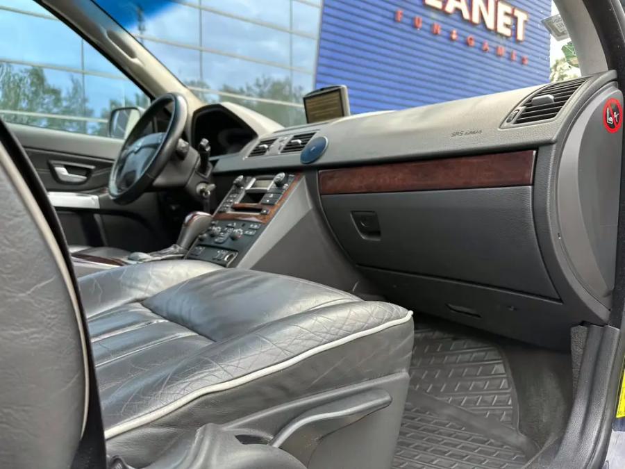 Melns Volvo XC90 2005 Rīga, ar dzinēja tilpumu 2.40 L un nobraukumu 343 tūkst. km par 4990 €, foto 18 vietnē AUTOMOTO.COM.LV