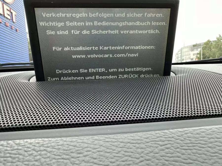 Melns Volvo XC90 2005 Rīga, ar dzinēja tilpumu 2.40 L un nobraukumu 343 tūkst. km par 4990 €, foto 26 vietnē AUTOMOTO.COM.LV