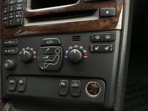 Melns Volvo XC90 2005 Rīga, ar dzinēja tilpumu 2.40 L un nobraukumu 343 tūkst. km par 4990 €, foto 29 vietnē AUTOMOTO.COM.LV