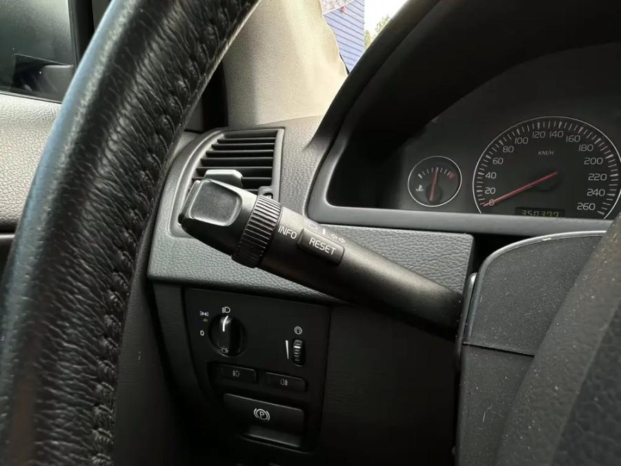 Melns Volvo XC90 2005 Rīga, ar dzinēja tilpumu 2.40 L un nobraukumu 343 tūkst. km par 4990 €, foto 34 vietnē AUTOMOTO.COM.LV