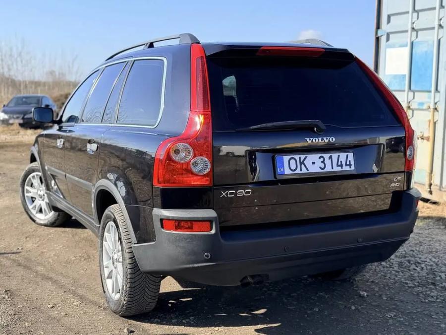 Черный Вольво ХС90 2005 в Рига, объемом двигателя 2.40 л и пробегом 316 тыс. км за 4995 €, фото 3 на AUTOMOTO.COM.LV