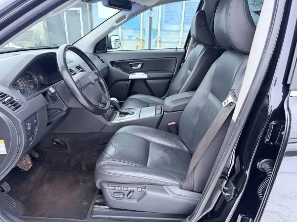 Melns Volvo XC90 2005 Rīga, ar dzinēja tilpumu 2.40 L un nobraukumu 316 tūkst. km par 4995 €, foto 8 vietnē AUTOMOTO.COM.LV