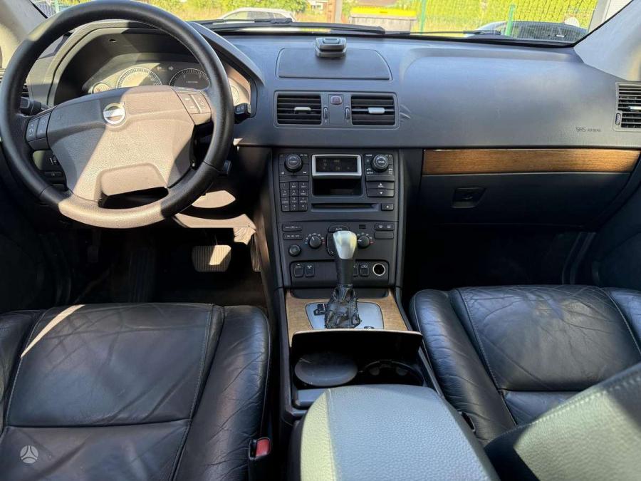 Melns Volvo XC90 2005 Viļņa, ar dzinēja tilpumu 2.40 L un nobraukumu 392 tūkst. km par 2950 €, foto 10 vietnē AUTOMOTO.COM.LV