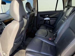 Melns Volvo XC90 2005 Viļņa, ar dzinēja tilpumu 2.40 L un nobraukumu 392 tūkst. km par 2950 €, foto 17 vietnē AUTOMOTO.COM.LV