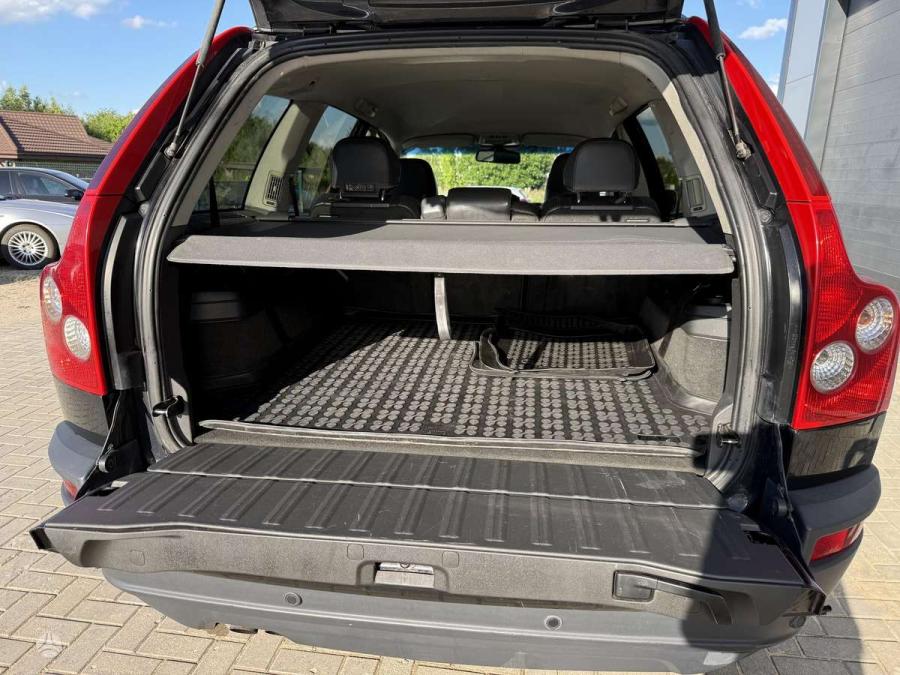 Melns Volvo XC90 2005 Viļņa, ar dzinēja tilpumu 2.40 L un nobraukumu 392 tūkst. km par 2950 €, foto 19 vietnē AUTOMOTO.COM.LV