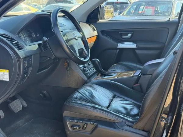 Melns Volvo XC90 2005 Jelgava, ar dzinēja tilpumu 2.40 L un nobraukumu 265 tūkst. km par 3990 €, foto 8 vietnē AUTOMOTO.COM.LV