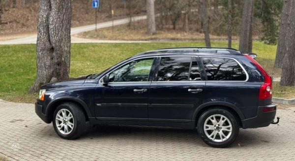 Black Volvo XC90 2005 in Vilnius, with an engine capacity of 2.40 L and mileage of 314 thousand km for 1900 €, photo 5 on AUTOMOTO.COM.LV