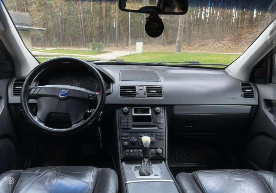 Melns Volvo XC90 2005 Viļņa, ar dzinēja tilpumu 2.40 L un nobraukumu 314 tūkst. km par 1900 €, foto 8 vietnē AUTOMOTO.COM.LV