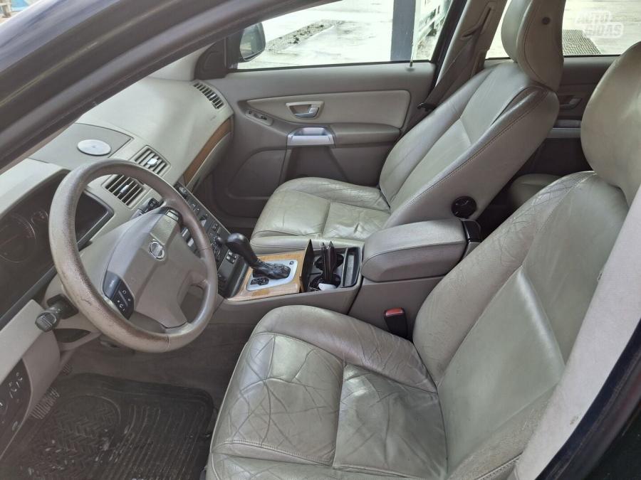 Melns Volvo XC90 2005 Utena, ar dzinēja tilpumu 2.40 L un nobraukumu 309 tūkst. km par 2750 €, foto 9 vietnē AUTOMOTO.COM.LV