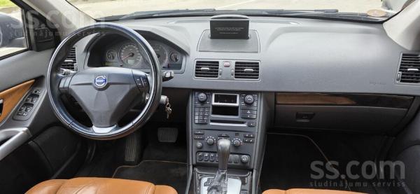 Black Volvo XC90 2005 in Riga, with an engine capacity of 2.40 L and mileage of 290 thousand km for 5895 €, photo 10 on AUTOMOTO.COM.LV