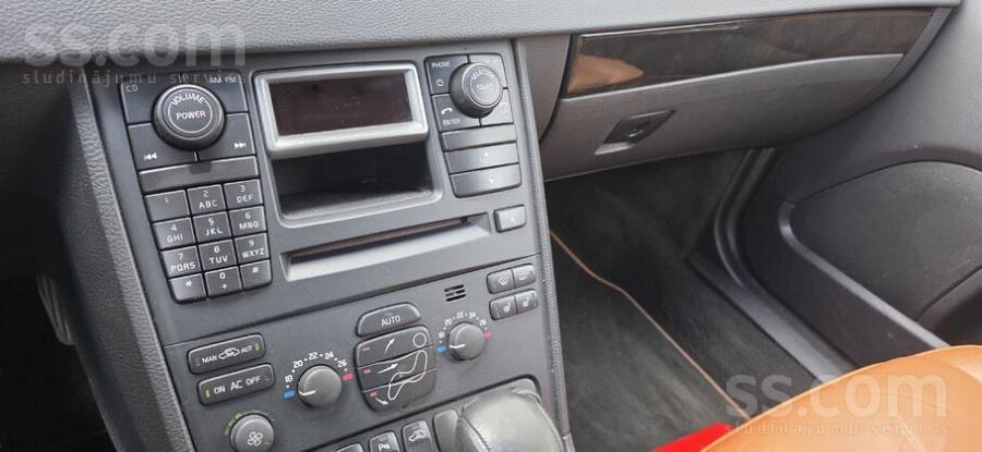 Melns Volvo XC90 2005 Rīga, ar dzinēja tilpumu 2.40 L un nobraukumu 290 tūkst. km par 5895 €, foto 18 vietnē AUTOMOTO.COM.LV