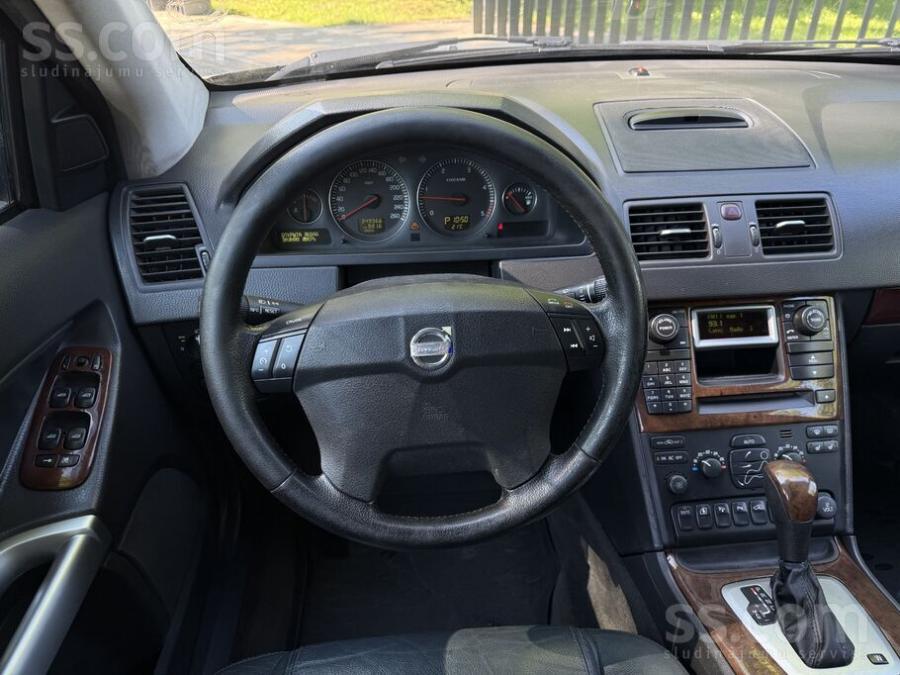 Melns Volvo XC90 2005 Rīga, ar dzinēja tilpumu 2.40 L un nobraukumu 350 tūkst. km par 2990 €, foto 8 vietnē AUTOMOTO.COM.LV