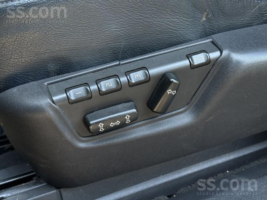 Melns Volvo XC90 2005 Rīga, ar dzinēja tilpumu 2.40 L un nobraukumu 350 tūkst. km par 2990 €, foto 10 vietnē AUTOMOTO.COM.LV