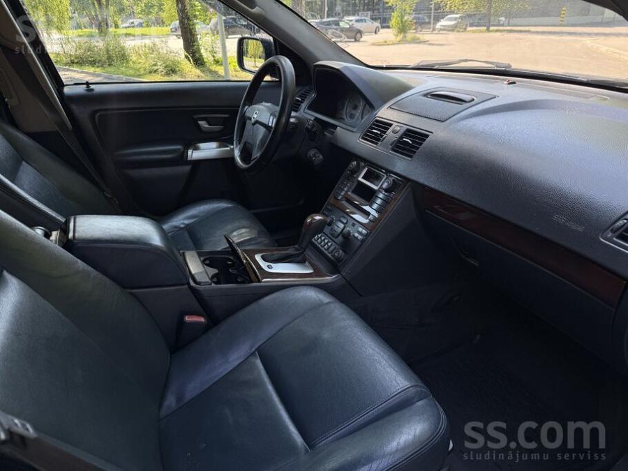 Melns Volvo XC90 2005 Rīga, ar dzinēja tilpumu 2.40 L un nobraukumu 350 tūkst. km par 2990 €, foto 12 vietnē AUTOMOTO.COM.LV
