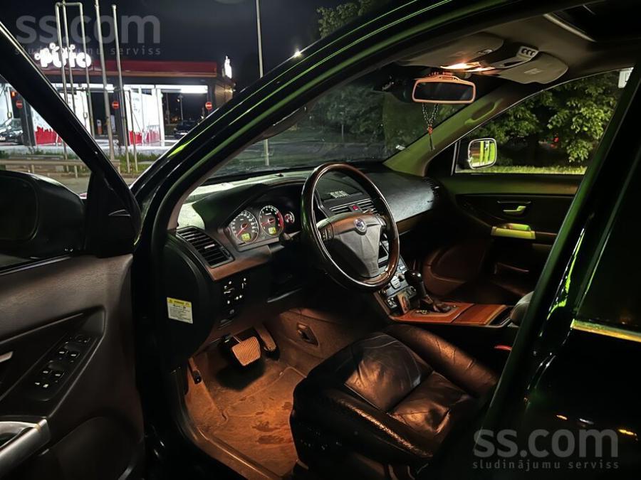 Melns Volvo XC90 2005 Rīga, ar dzinēja tilpumu 2.50 L un nobraukumu 147 tūkst. km par 2200 €, foto 9 vietnē AUTOMOTO.COM.LV