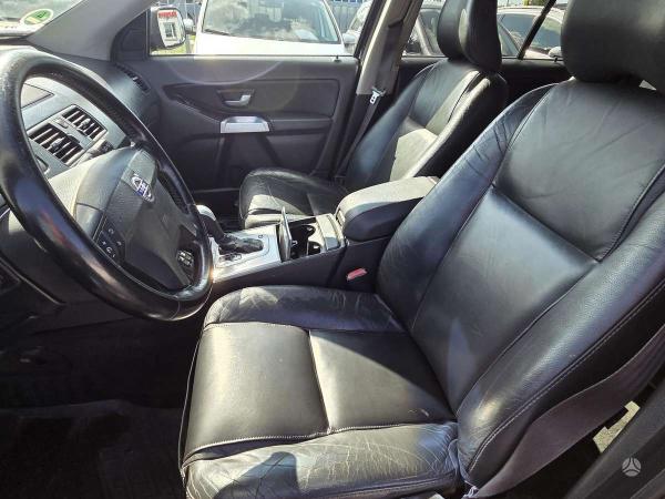 Melns Volvo XC90 2005 Marijampole, ar dzinēja tilpumu 2.40 L un nobraukumu 235 tūkst. km par 4299 €, foto 10 vietnē AUTOMOTO.COM.LV