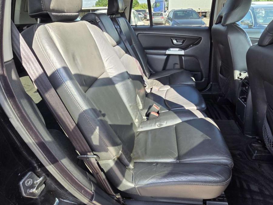 Melns Volvo XC90 2005 Marijampole, ar dzinēja tilpumu 2.40 L un nobraukumu 235 tūkst. km par 4299 €, foto 12 vietnē AUTOMOTO.COM.LV