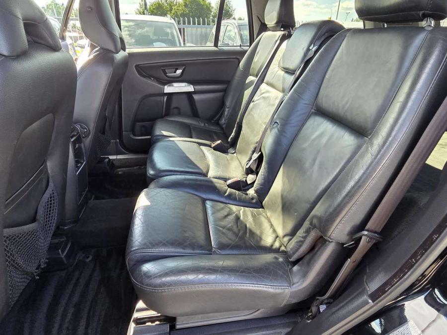 Melns Volvo XC90 2005 Marijampole, ar dzinēja tilpumu 2.40 L un nobraukumu 235 tūkst. km par 4299 €, foto 13 vietnē AUTOMOTO.COM.LV