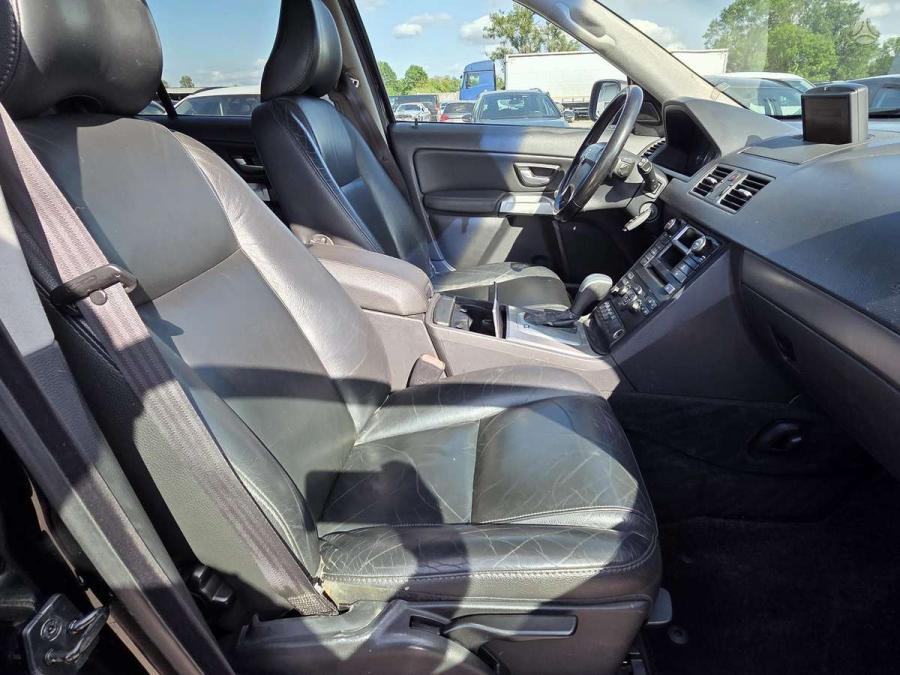 Melns Volvo XC90 2005 Marijampole, ar dzinēja tilpumu 2.40 L un nobraukumu 235 tūkst. km par 4299 €, foto 14 vietnē AUTOMOTO.COM.LV
