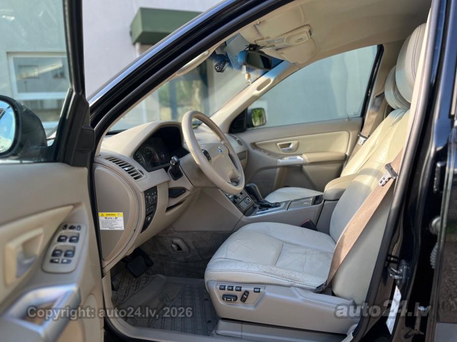 Black Volvo XC90 2005 in Tallinn, with an engine capacity of 2.50 L and mileage of 320 thousand km for 2600 €, photo 9 on AUTOMOTO.COM.LV