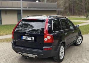 Black Volvo XC90 2005 in Vilnius, with an engine capacity of 2.40 L and mileage of 288 thousand km for 1900 €, photo 5 on AUTOMOTO.COM.LV