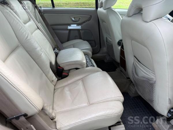 Melns Volvo XC90 2005 Rēzekne, ar dzinēja tilpumu 2.40 L un nobraukumu 360 tūkst. km par 3250 €, foto 10 vietnē AUTOMOTO.COM.LV