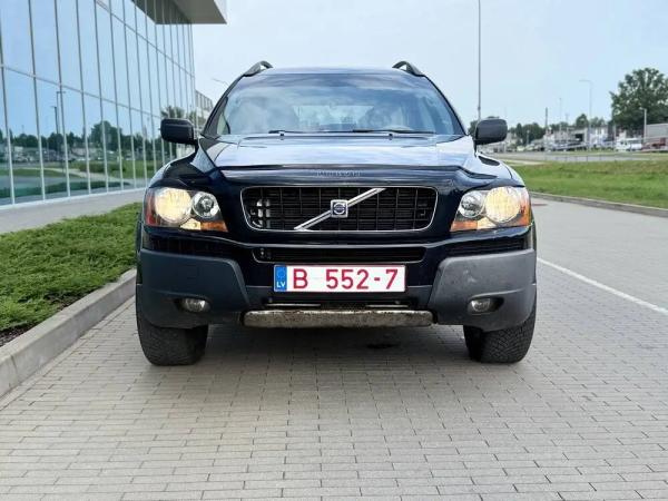 Черный Вольво ХС90 2005 в Резекне, объемом двигателя 2.40 л и пробегом 360 тыс. км за 3250 €, фото 1 на AUTOMOTO.COM.LV