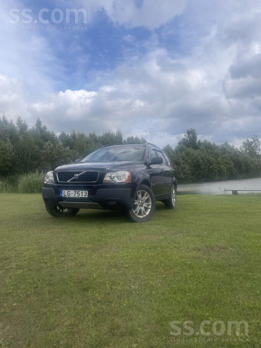 Black Volvo XC90 2005 in Limbazi, with an engine capacity of 2.40 L and mileage of 370 thousand km for 2900 €, photo 1 on AUTOMOTO.COM.LV