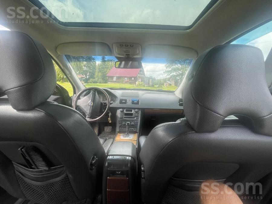 Black Volvo XC90 2005 in Limbazi, with an engine capacity of 2.40 L and mileage of 370 thousand km for 2900 €, photo 7 on AUTOMOTO.COM.LV