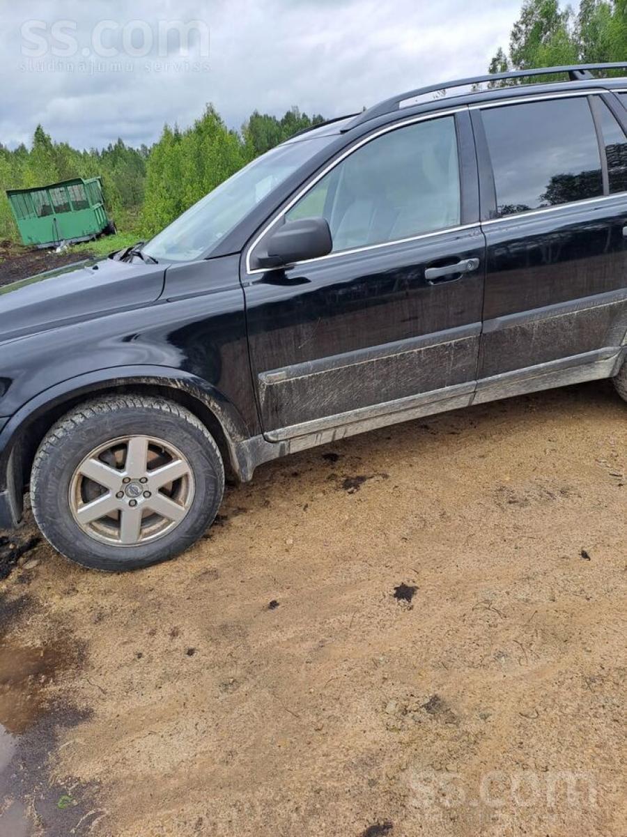 Black Volvo XC90 2005 in Preili, with an engine capacity of 2.40 L and mileage of 354 thousand km for 3750 €, photo 3 on AUTOMOTO.COM.LV