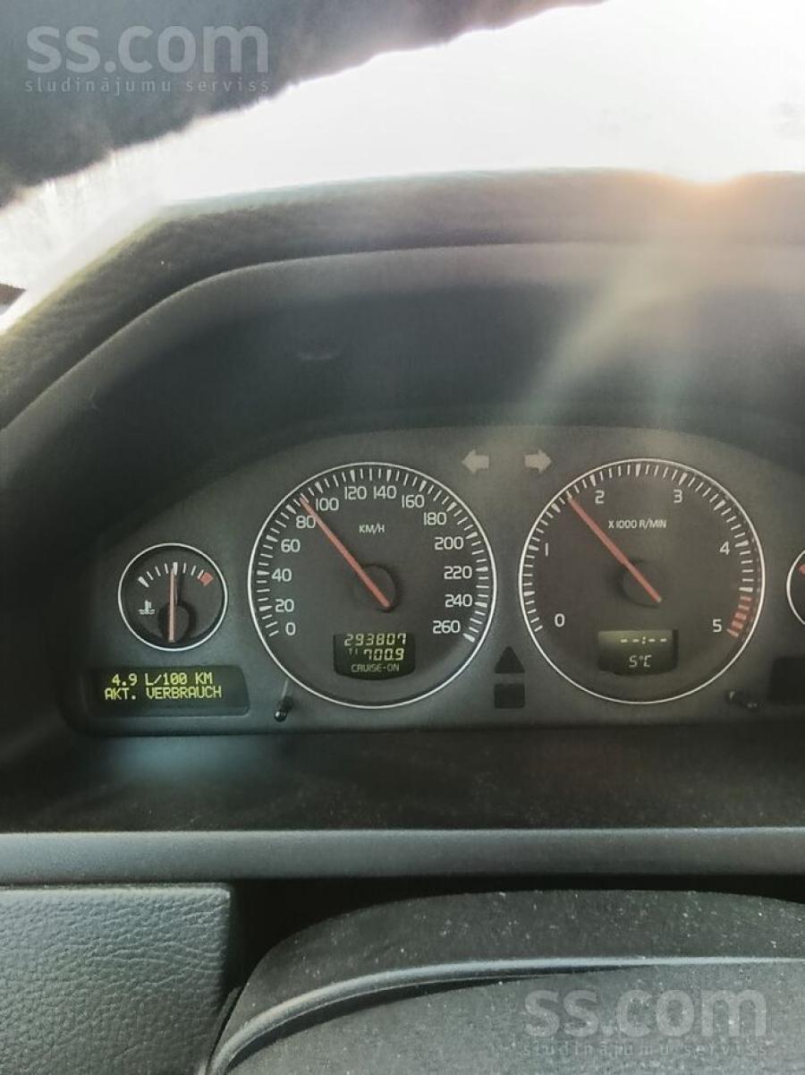 Melns Volvo XC90 2005 Bauska, ar dzinēja tilpumu 2.40 L un nobraukumu 297 tūkst. km par 3950 €, foto 12 vietnē AUTOMOTO.COM.LV