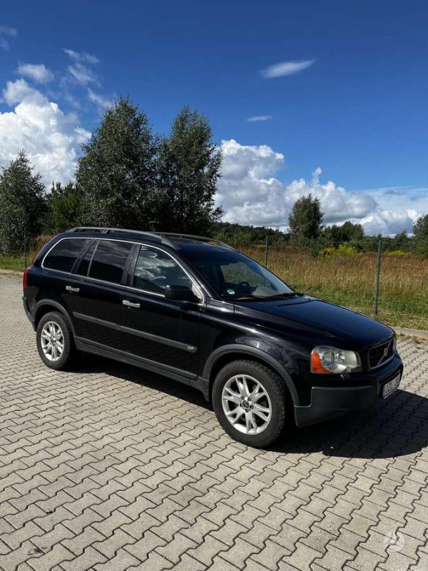 Black Volvo XC90 2005 in Vilnius, with an engine capacity of 2.40 L and mileage of 306 thousand km for 3470 €, photo 3 on AUTOMOTO.COM.LV