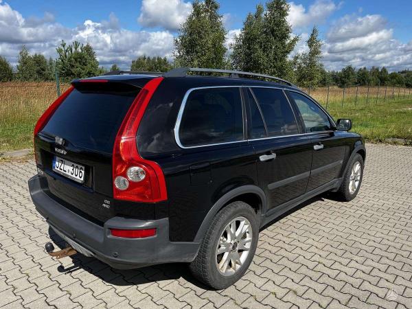 Black Volvo XC90 2005 in Vilnius, with an engine capacity of 2.40 L and mileage of 306 thousand km for 3470 €, photo 6 on AUTOMOTO.COM.LV