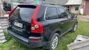 Black Volvo XC90 2005 in Vilnius, with an engine capacity of 2.52 L and mileage of 173 thousand km for 3200 €, photo 4 on AUTOMOTO.COM.LV