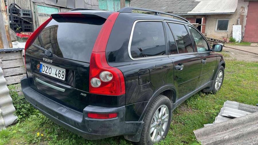 Black Volvo XC90 2005 in Vilnius, with an engine capacity of 2.52 L and mileage of 173 thousand km for 3200 €, photo 4 on AUTOMOTO.COM.LV