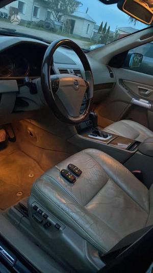 Black Volvo XC90 2005 in Vilnius, with an engine capacity of 2.52 L and mileage of 173 thousand km for 3200 €, photo 9 on AUTOMOTO.COM.LV