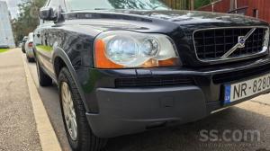 Melns Volvo XC90 2005 Rīga, ar dzinēja tilpumu 2.40 L un nobraukumu 377 tūkst. km par 6000 €, foto  vietnē AUTOMOTO.COM.LV